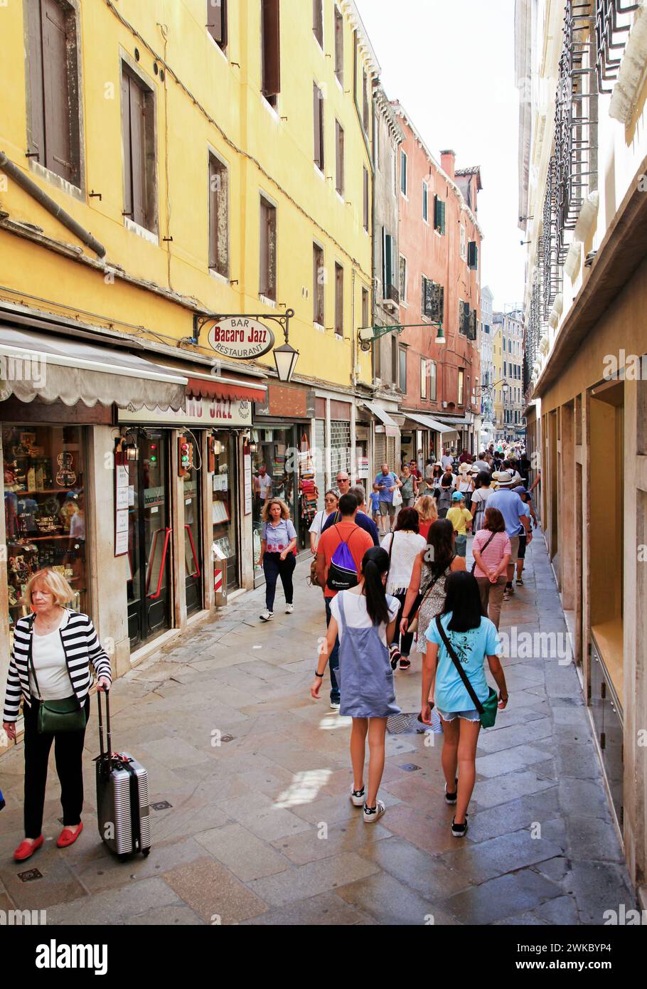 Venetian street view people walking hi-res stock photography and images ...