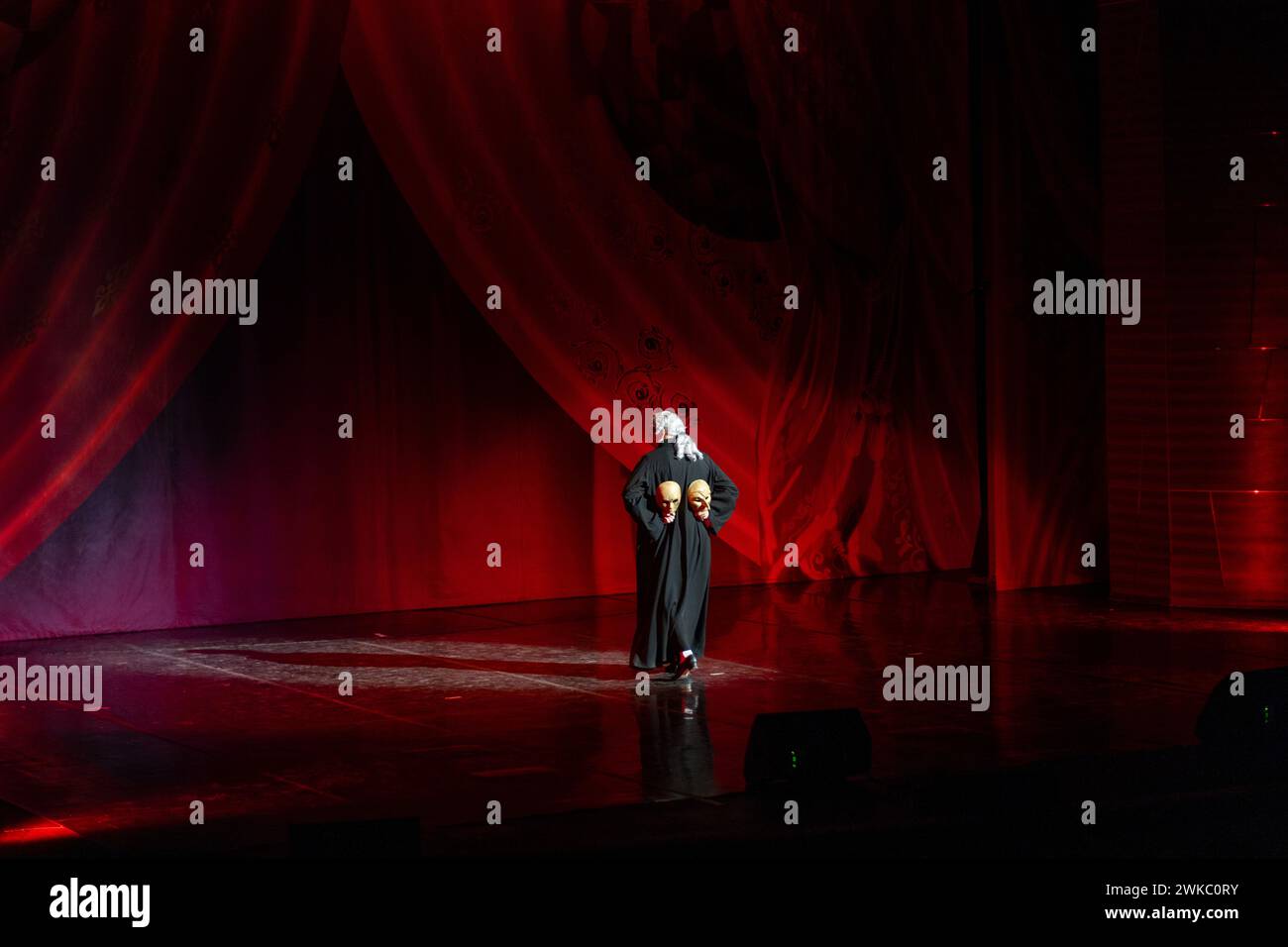 Actresses and actors acting and singing in the musical Stock Photo - Alamy