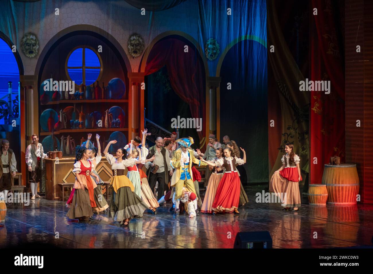 Actresses and actors acting and singing in the musical Stock Photo - Alamy