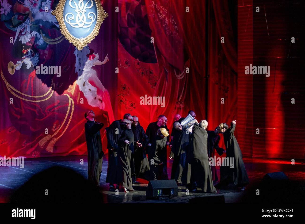 Actresses and actors acting and singing in the musical Stock Photo - Alamy