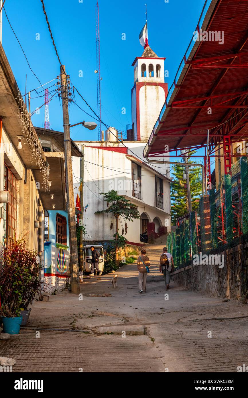 Street scene in Pluma Hidalgo, Pochutla, Oxaca state, Sierra Madre del ...