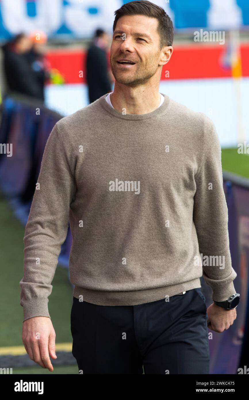 Football match, coach Xabier ALONSO Bayer Leverkusen smiling and self ...