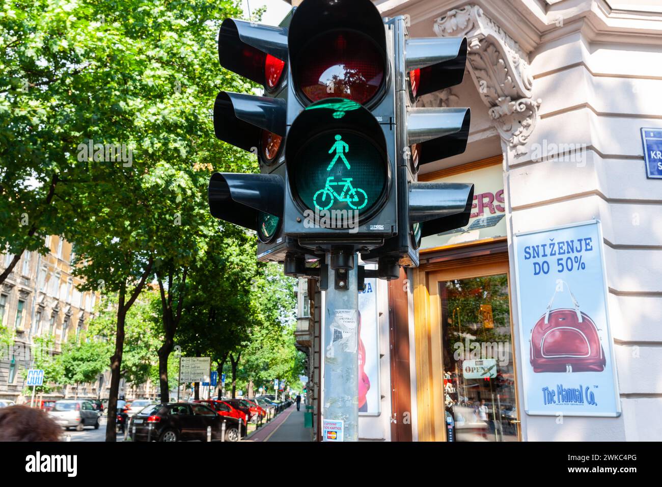 Pedestrian traffic light indicating hi-res stock photography and images ...