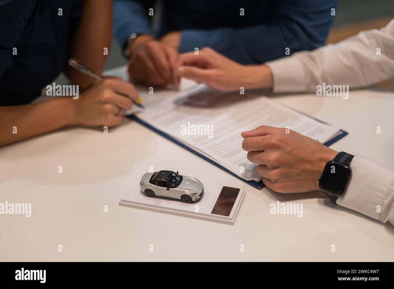 Seller signing contract sale vehicle hi-res stock photography and ...