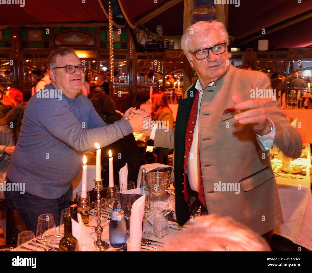 Premierengala im Teatro in München am 21. Nov. 20023 ELTON mit Michael ...