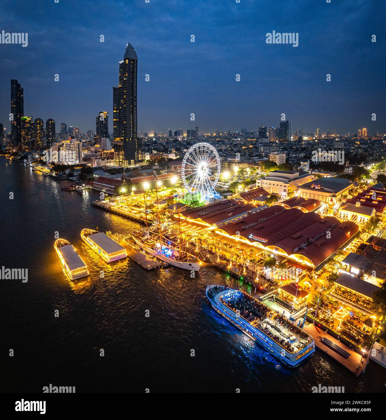 Aerial view of Asiatique The Riverfront open night market at the Chao ...