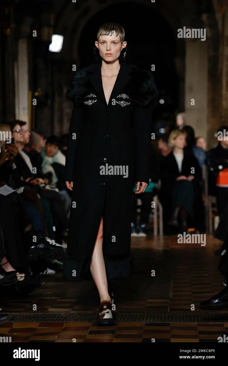 SIMONE ROCHA Fall/Winter 2024 runway during London Fashion Week on ...