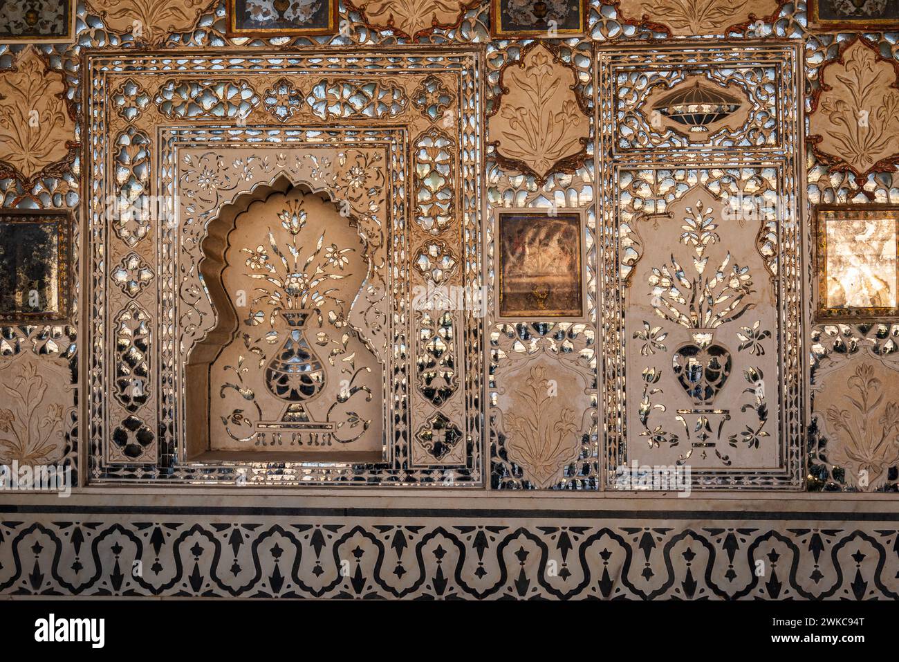 Ceiling decoration amber fort jaipur hi-res stock photography and ...