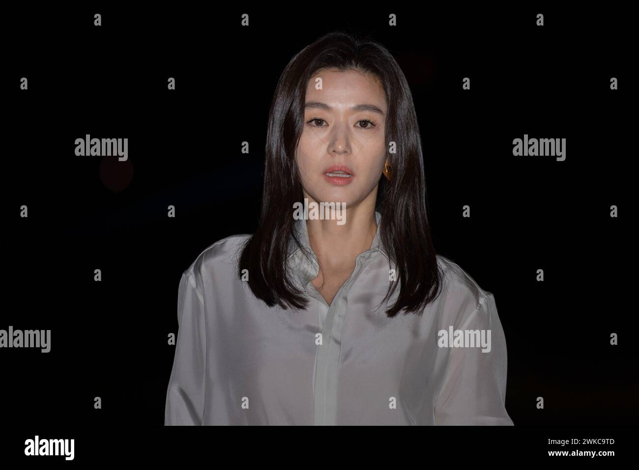 Jun Ji-hyun poses for photographers upon arrival at the Burberry Winter ...