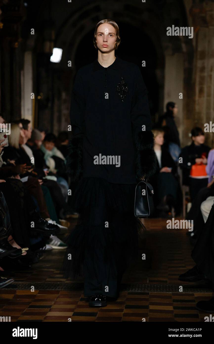 SIMONE ROCHA Fall/Winter 2024 runway during London Fashion Week on ...