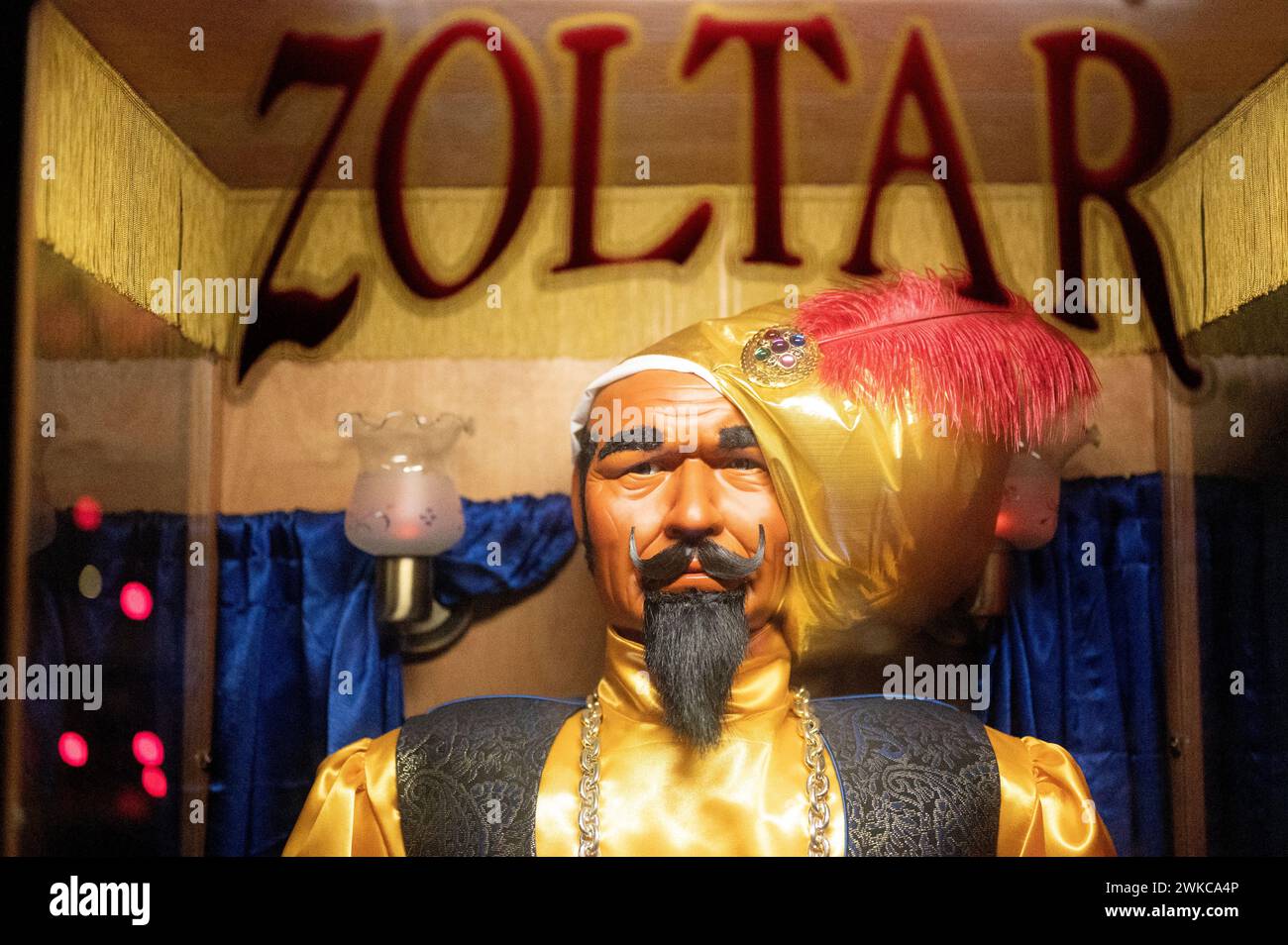 Zoltar fortune teller hi-res stock photography and images - Alamy