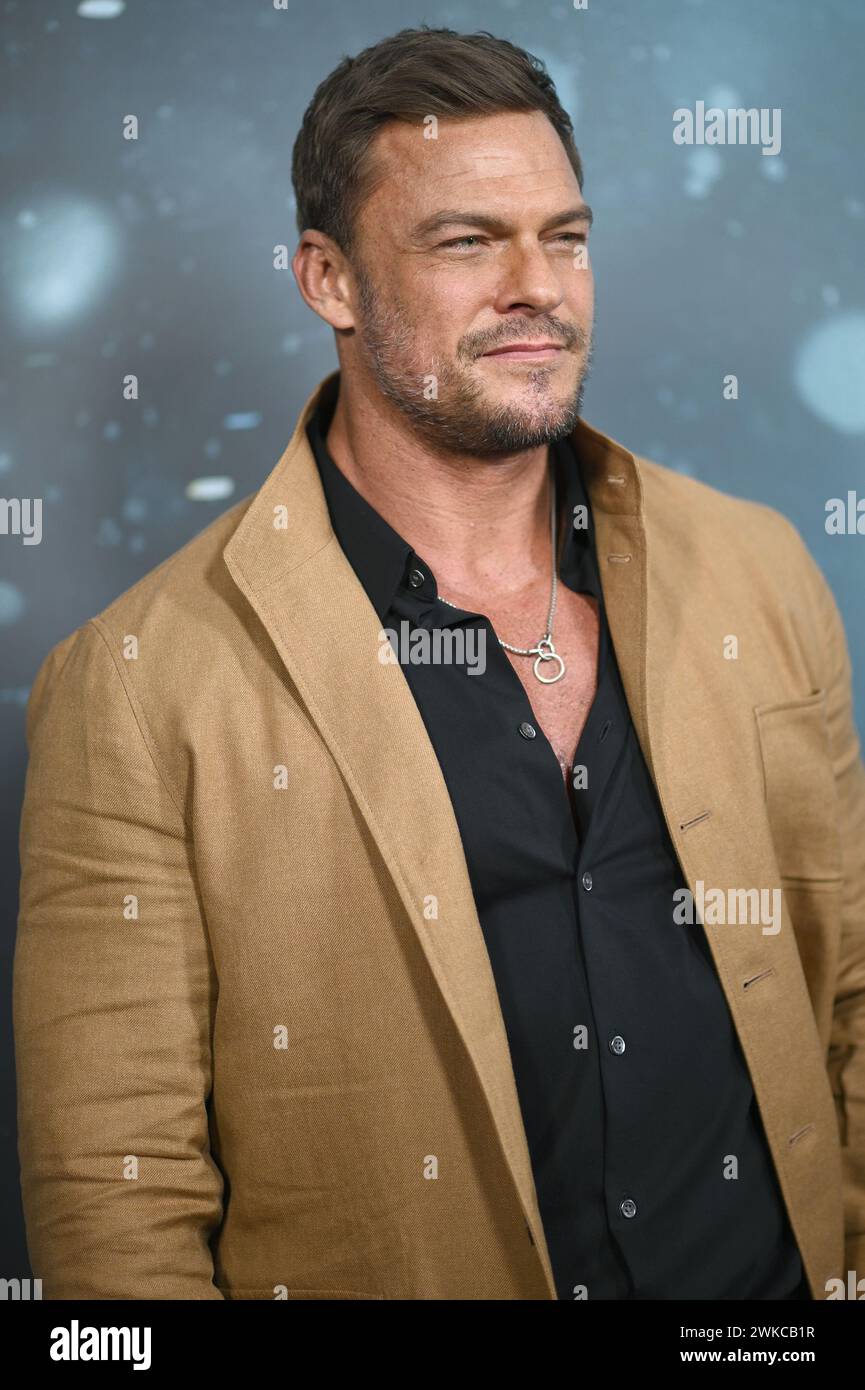 Ordinary angels alan ritchson hi-res stock photography and images - Alamy