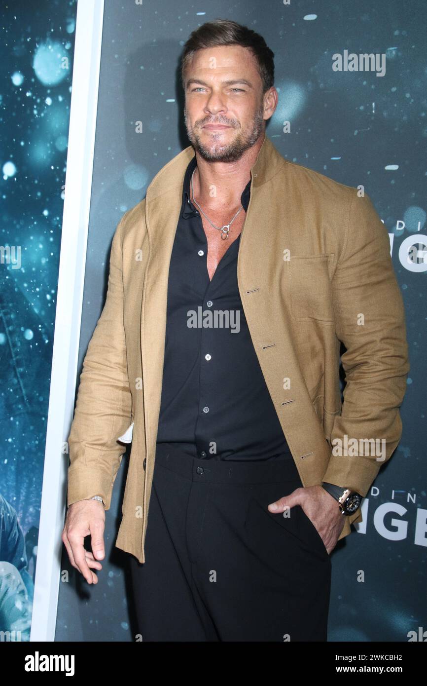 Alan ritchson ordinary angels hi-res stock photography and images - Alamy