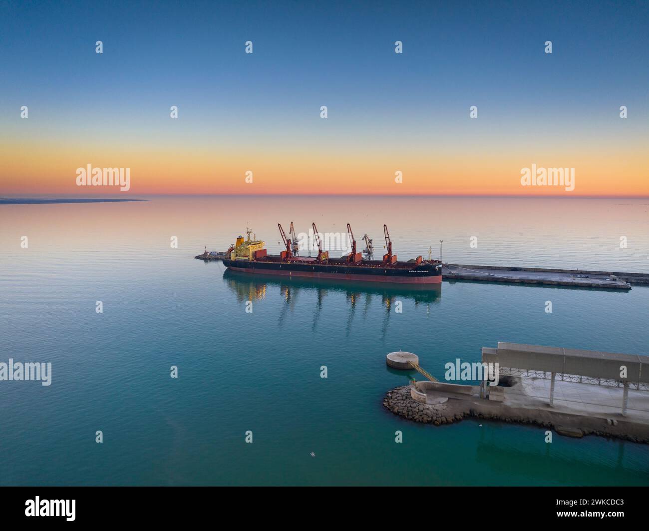 Carga a puerto vista aerea hi-res stock photography and images - Alamy