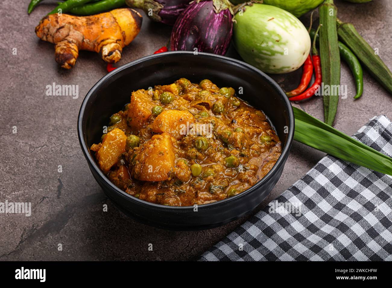 Indian traditional cuisine Aloo mutter - potato with green peas Stock ...