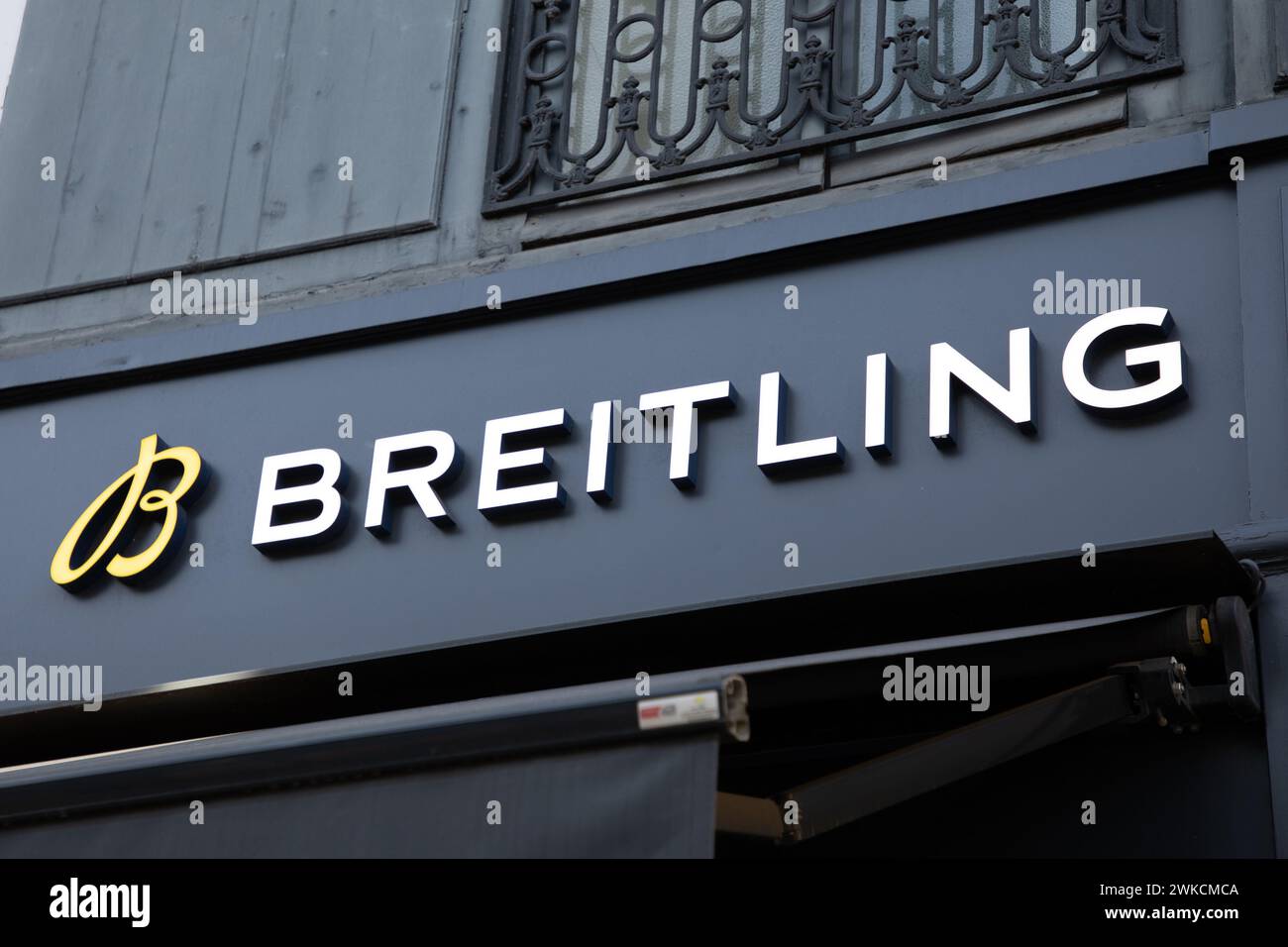 Bordeaux , France - 02 15 2024 : Breitling boutique logo brand and text ...