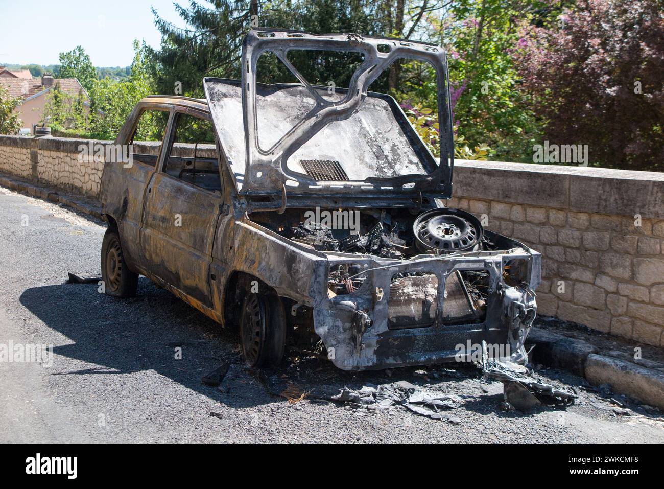Car caught fire hi-res stock photography and images - Alamy