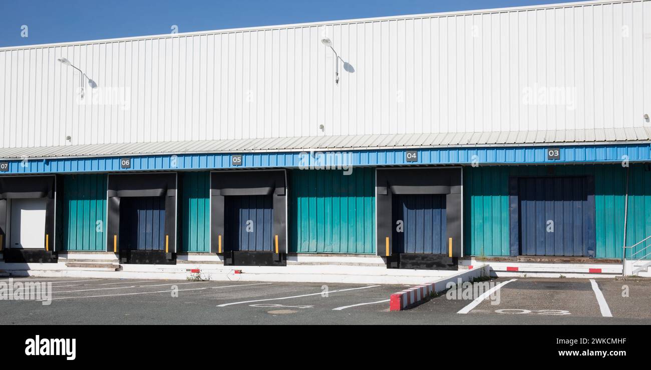 Trailer loading unloading docks hi-res stock photography and images - Alamy