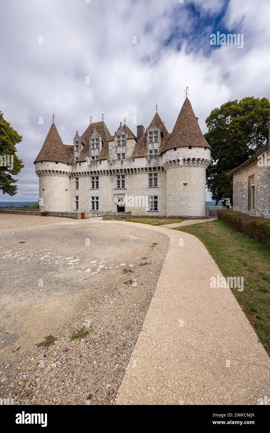 Monbazillac castle (Chateau de Monbazillac) near Bergerac, Dordogne ...