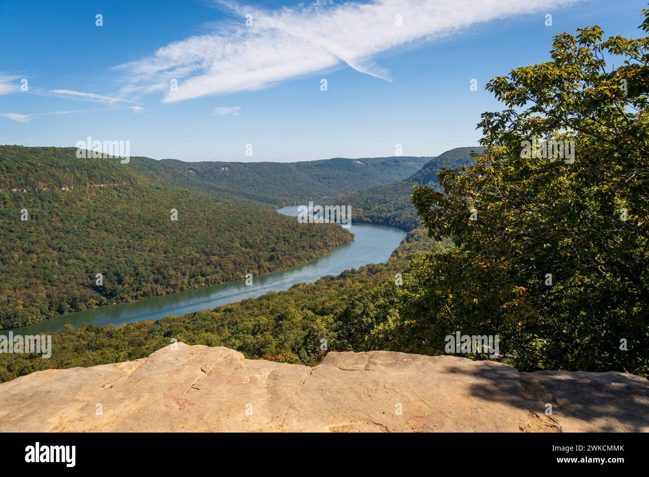 An Overlook and View of the Tennessee River Gorge Stock Photo - Alamy