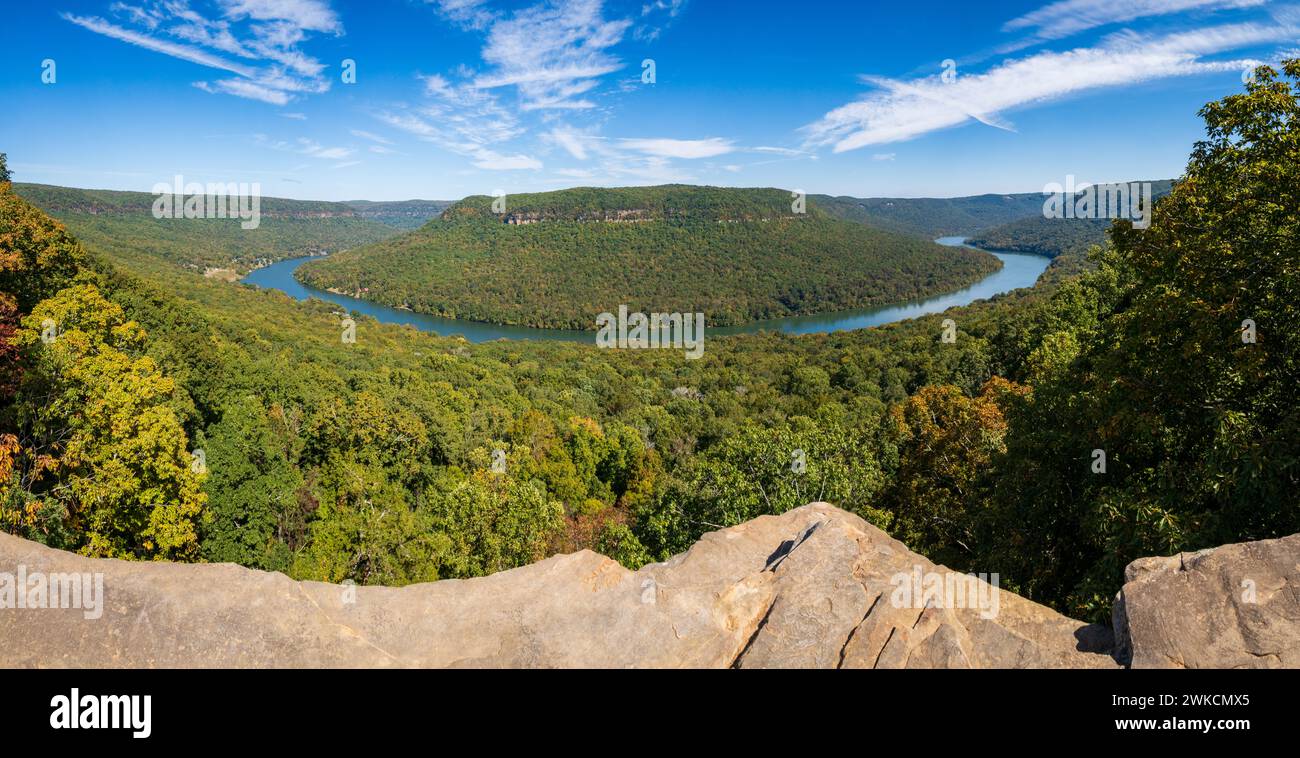 An Overlook and View of the Tennessee River Gorge Stock Photo - Alamy