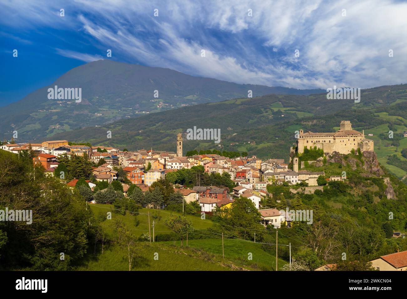 Bardi castle (Castello di Bardi) with town, province of Parma, Emilia ...