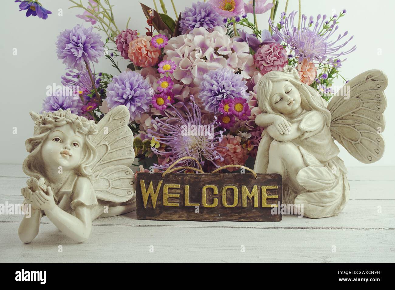 Welcome text sign flowers hi-res stock photography and images - Alamy