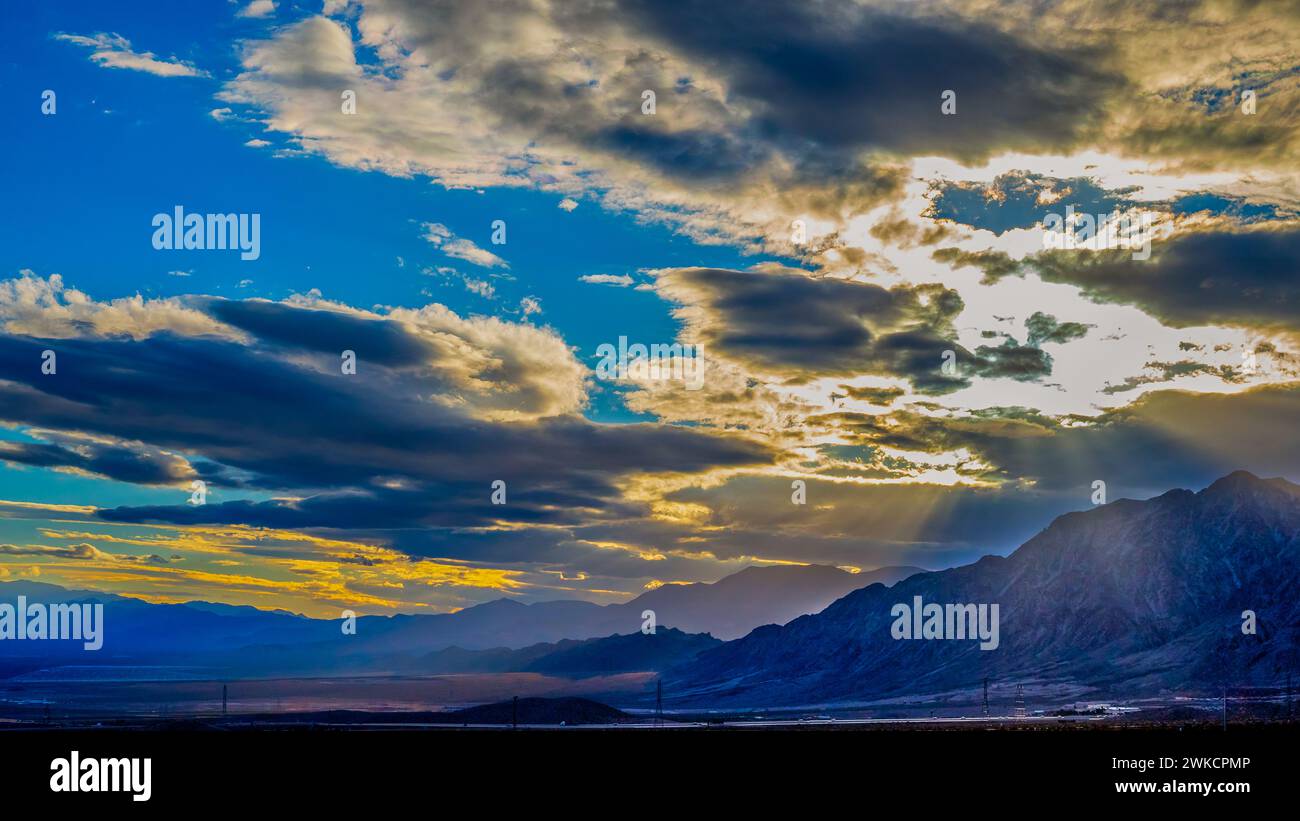 Dynamic city silhouette hi-res stock photography and images - Alamy