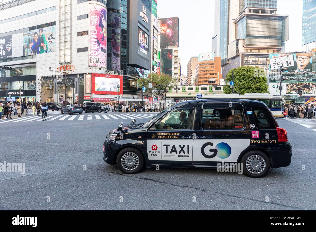 Black taxis tokyo hi-res stock photography and images - Alamy