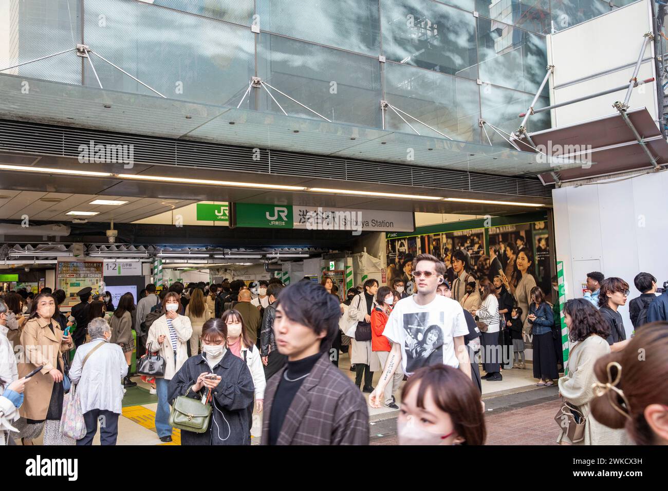 Shibuya station train hi-res stock photography and images - Alamy