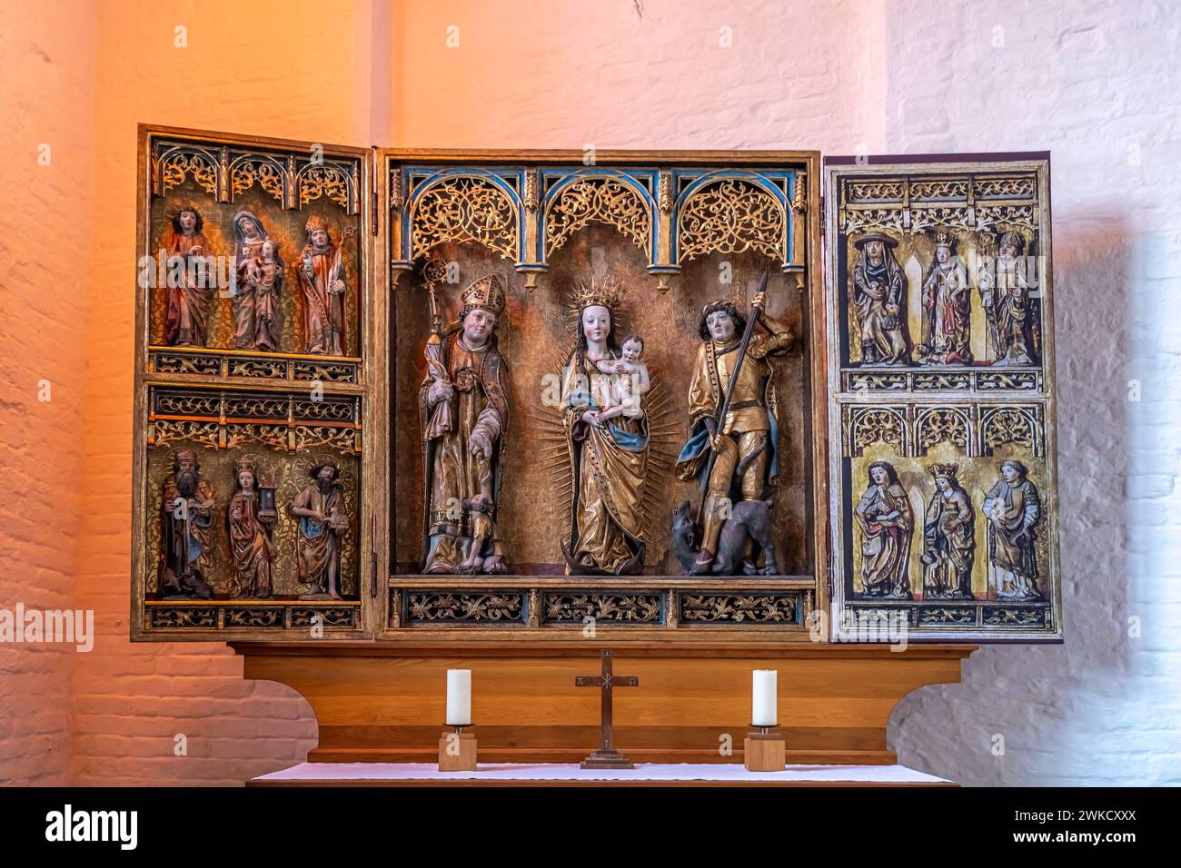 Altar in der Heiligen-Geist-Kirche in der Hansestadt Wismar ...