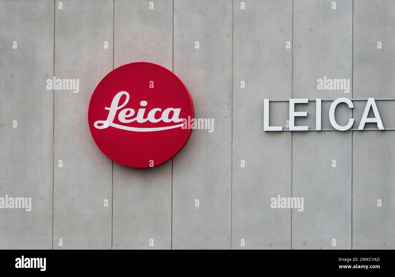 Leica logo hi-res stock photography and images - Alamy