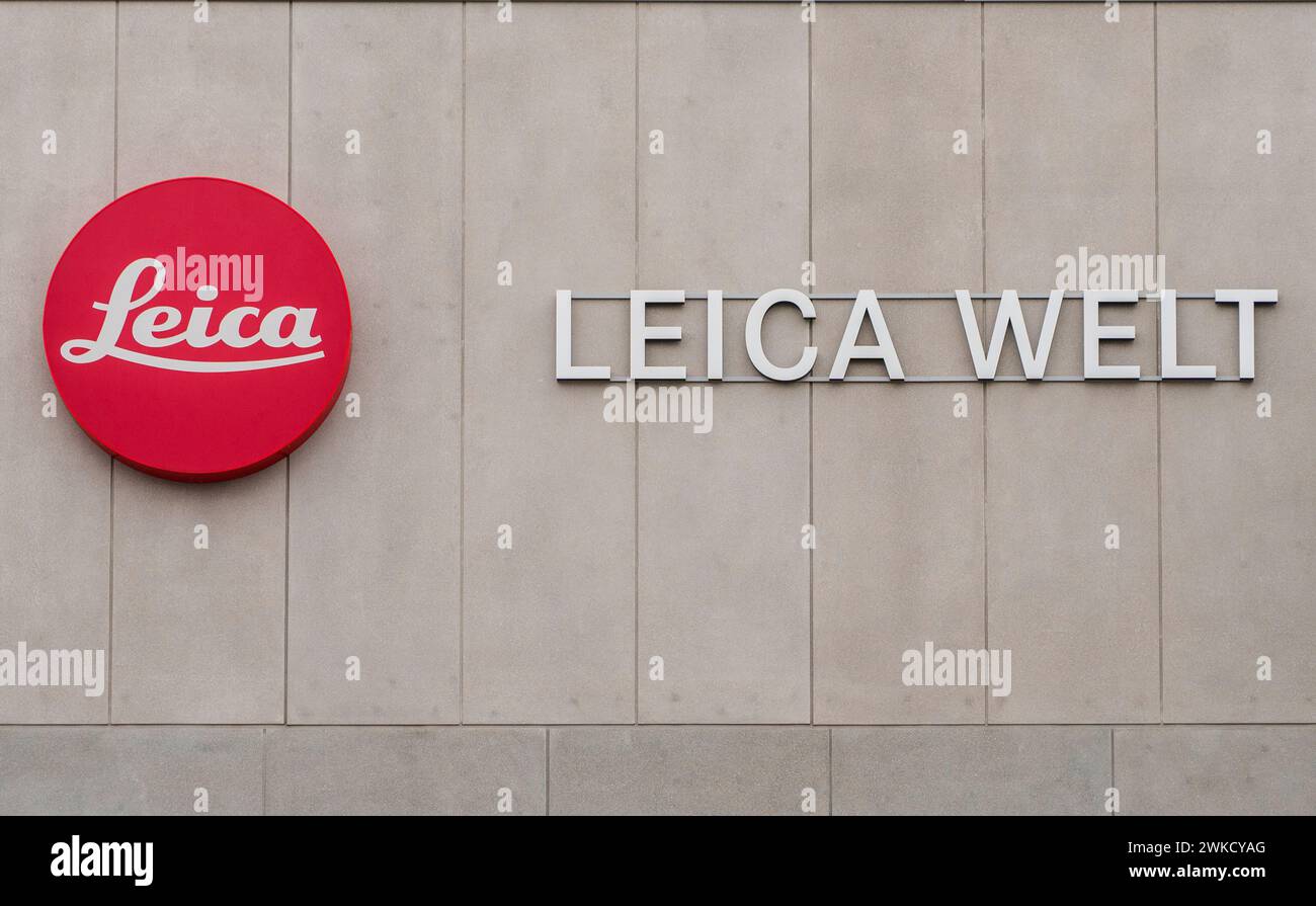 Leica logo hi-res stock photography and images - Alamy