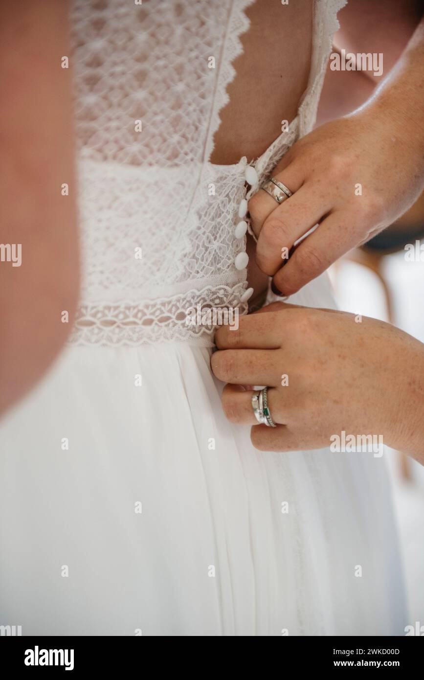 A bride fastening her dress to cinch at the waist Stock Photo - Alamy