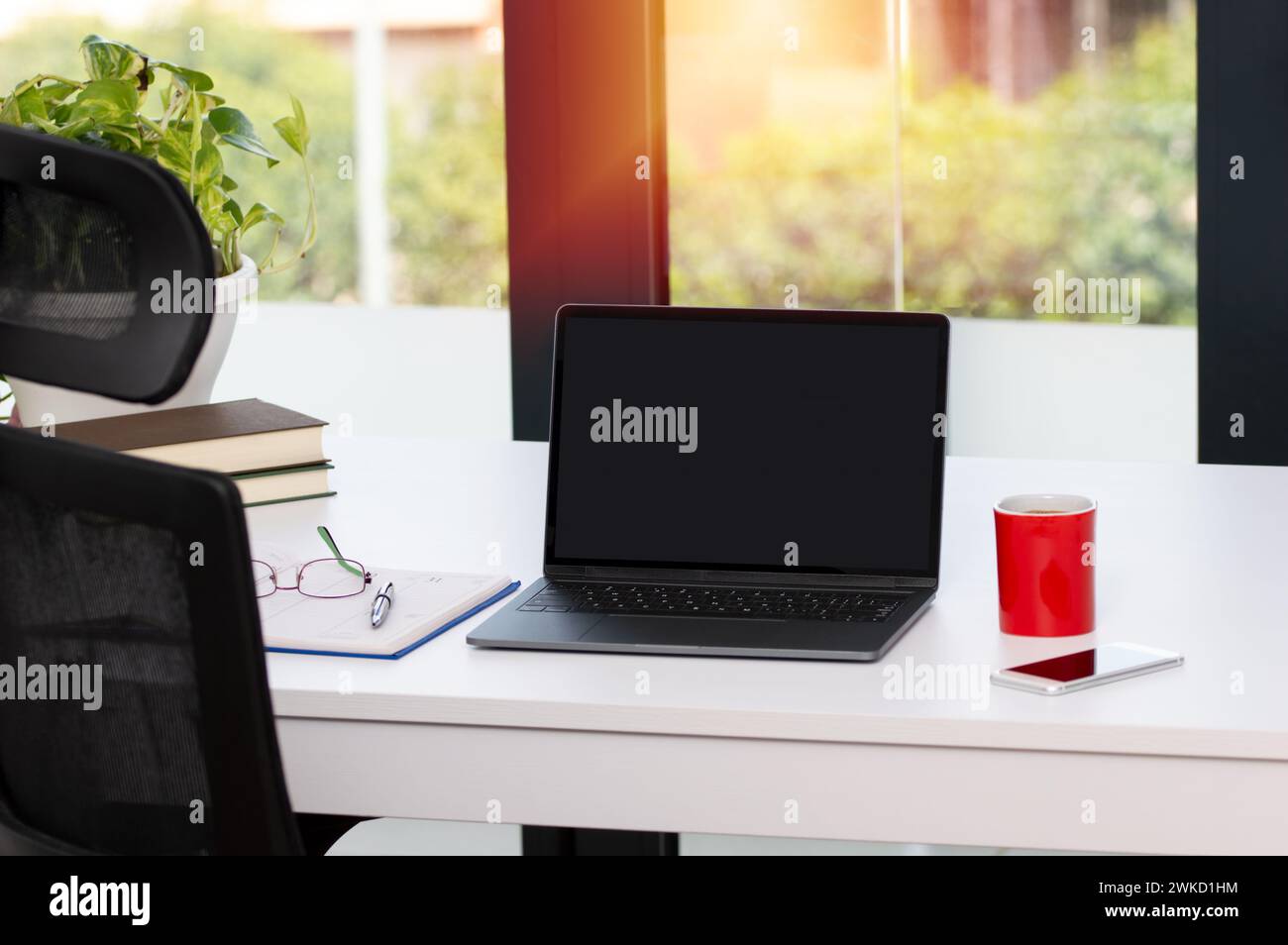 Empty home office hi-res stock photography and images - Alamy