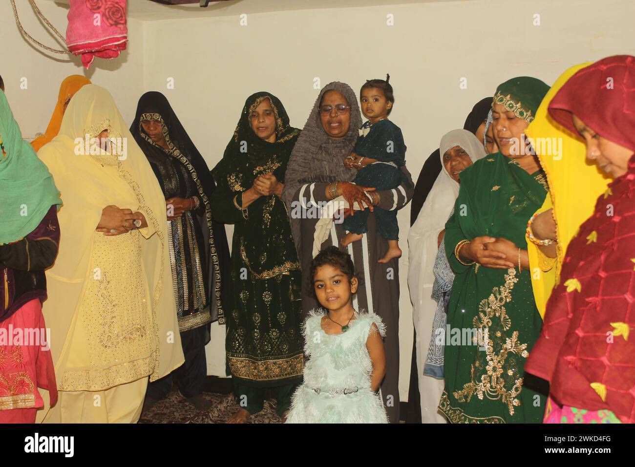 wedding photography Indian bride family, Pretty girl in traditional ...