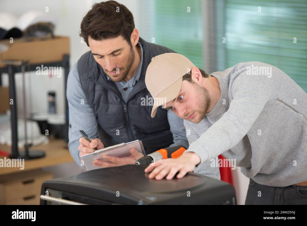 man in workshop using rechargeable screwdriver Stock Photo - Alamy