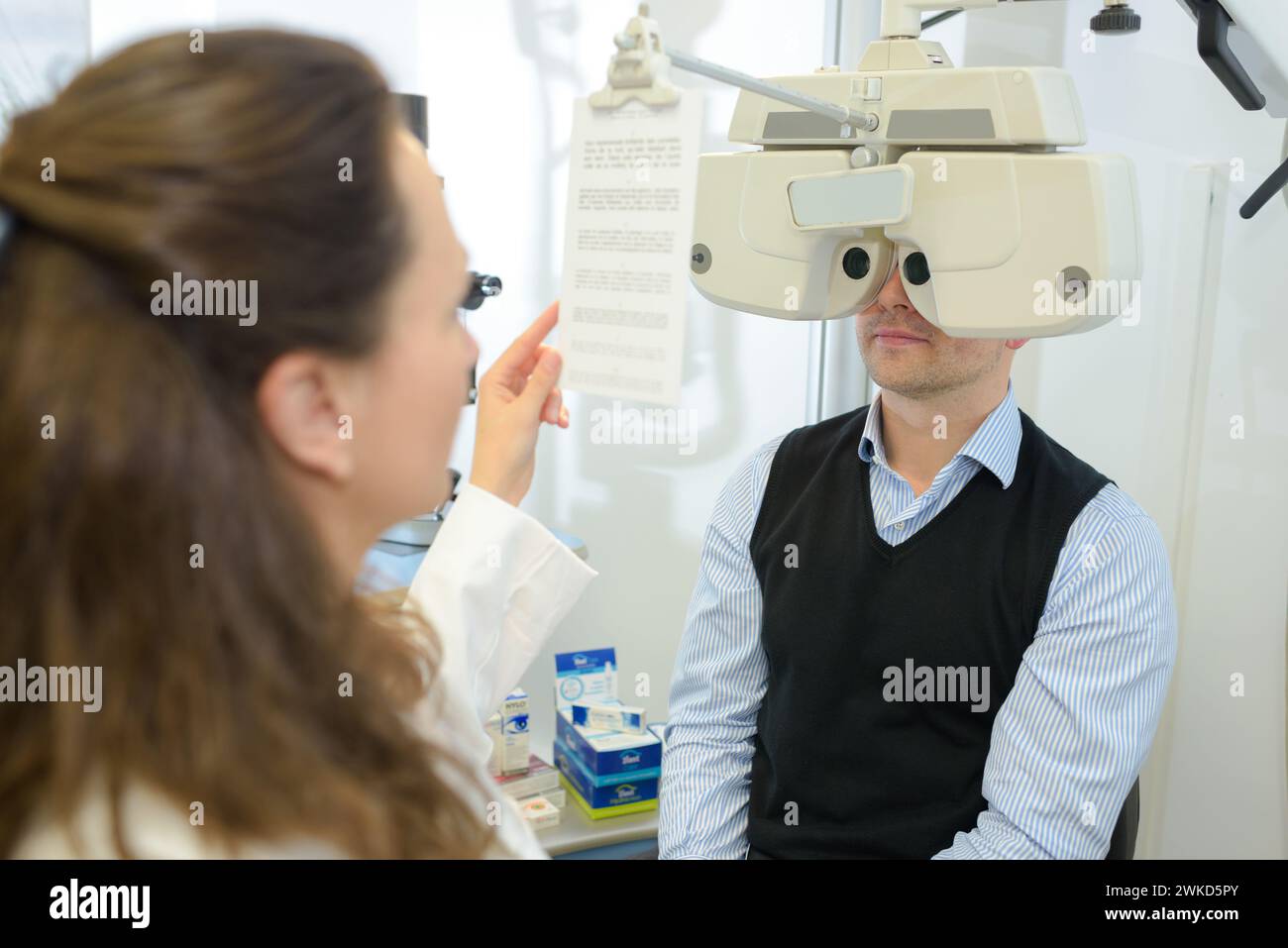 Female optometrist doing sight testing hi-res stock photography and ...