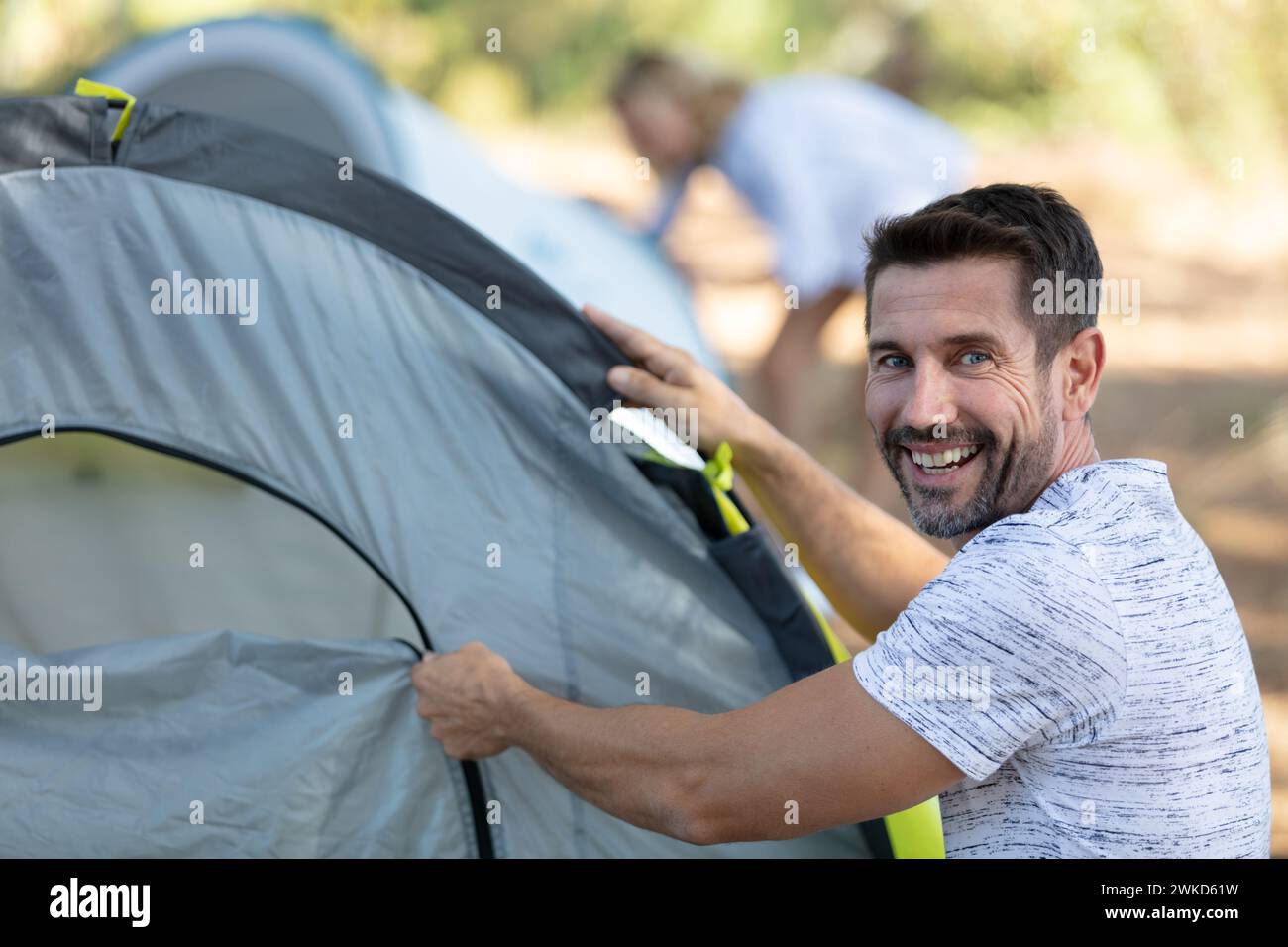 Tourist putting up tent hi-res stock photography and images - Alamy