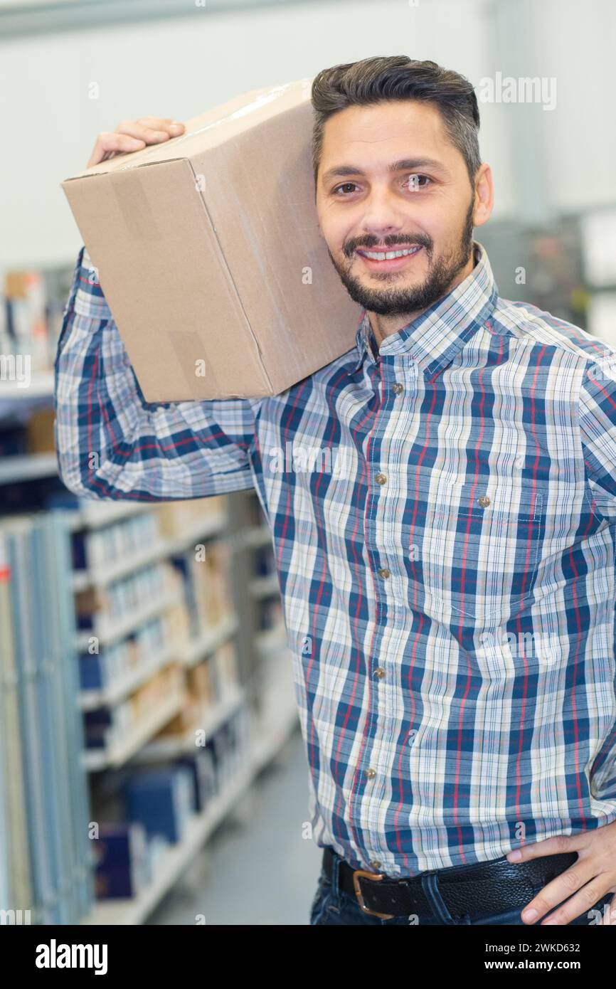 Man carry box on shoulder hi-res stock photography and images - Alamy