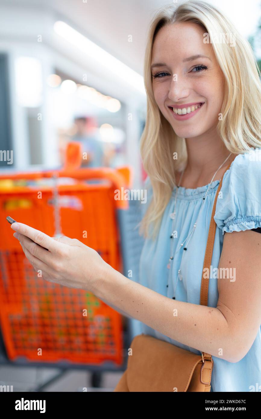Shopping cart barcode hi-res stock photography and images - Alamy
