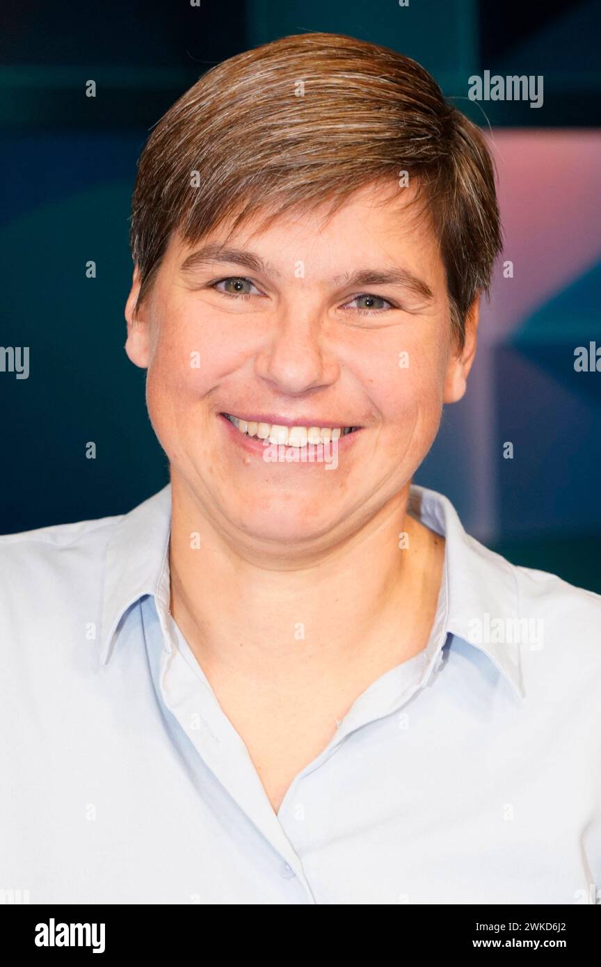Ariane Hingst in der ARD-Talkshow hart aber fair im Studio Adlershof ...