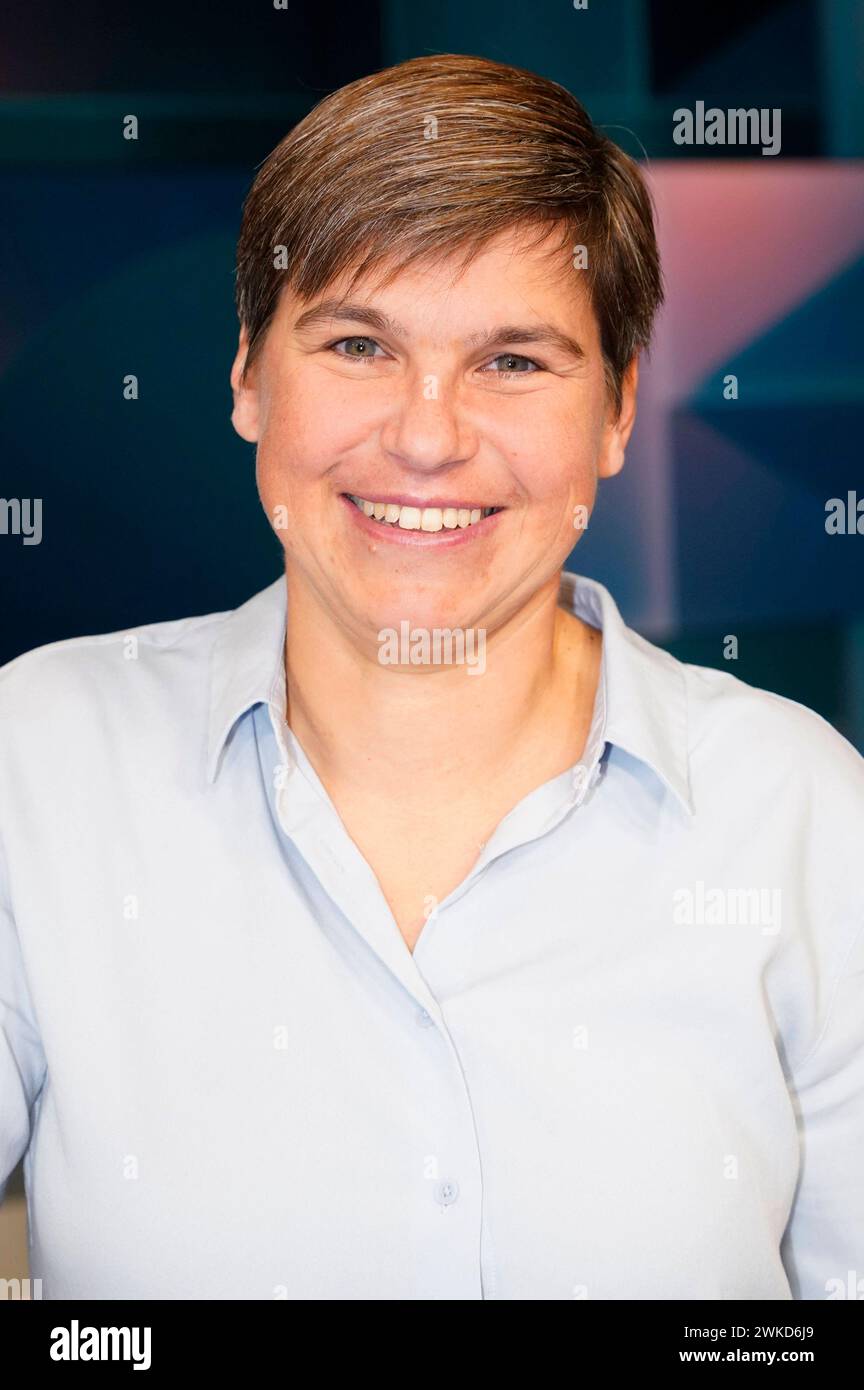Ariane Hingst in der ARD-Talkshow hart aber fair im Studio Adlershof ...