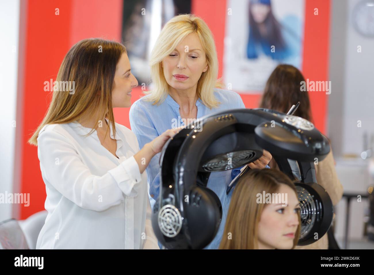 Student hairdressing college hi-res stock photography and images - Alamy