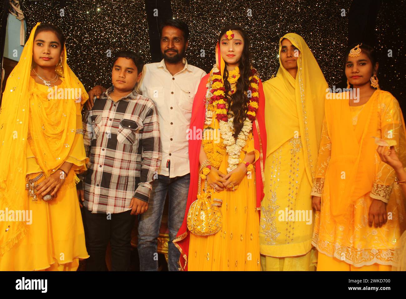 wedding photography Indian bride family, Pretty girl in traditional ...