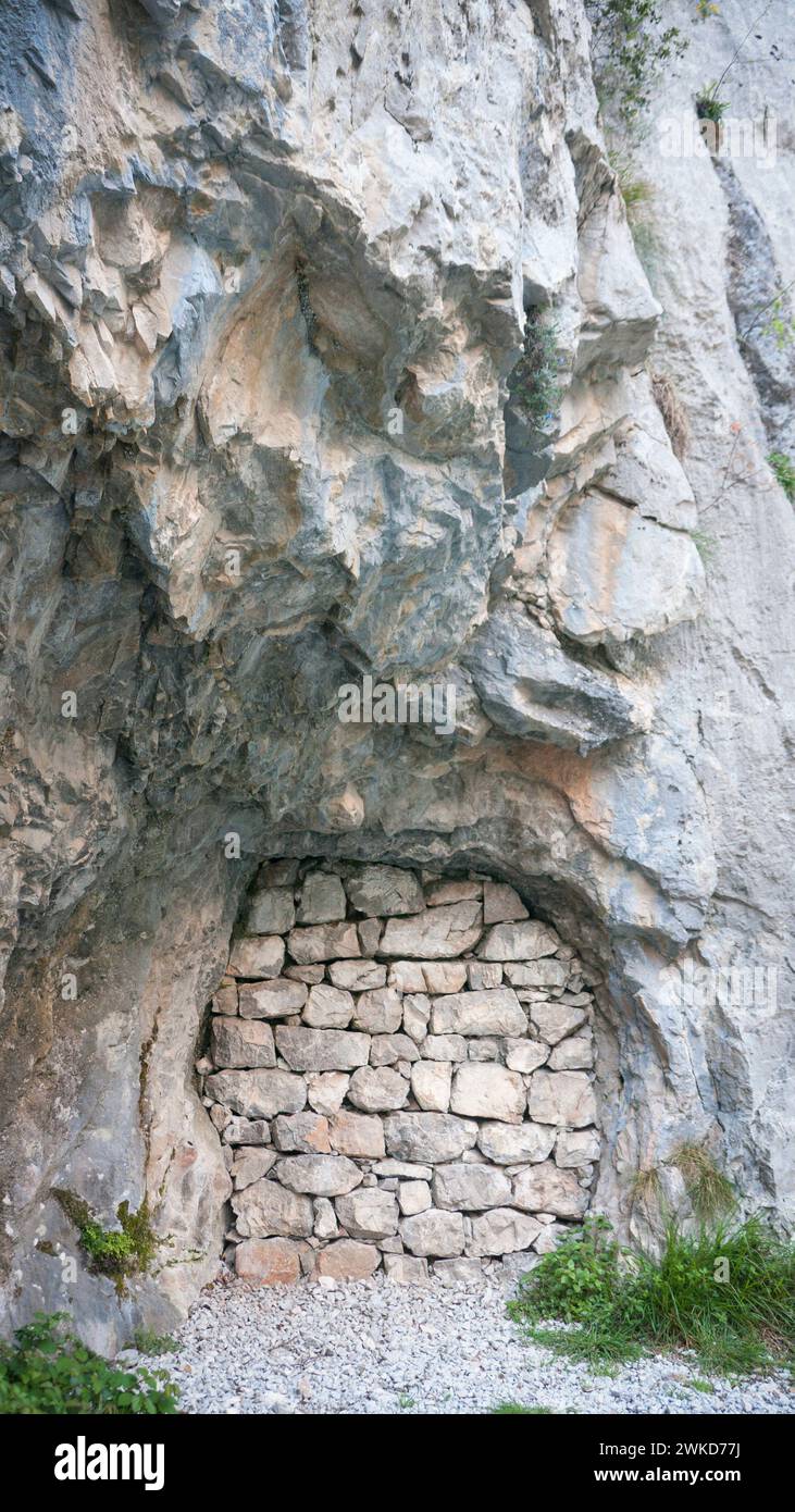 Cave entrance in wall hi-res stock photography and images - Alamy