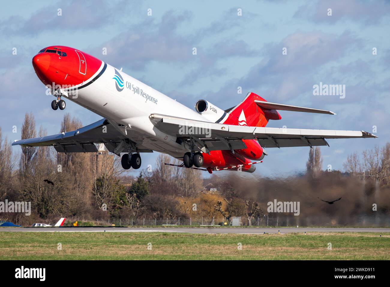 Oil spill response boeing 727 hi-res stock photography and images - Alamy