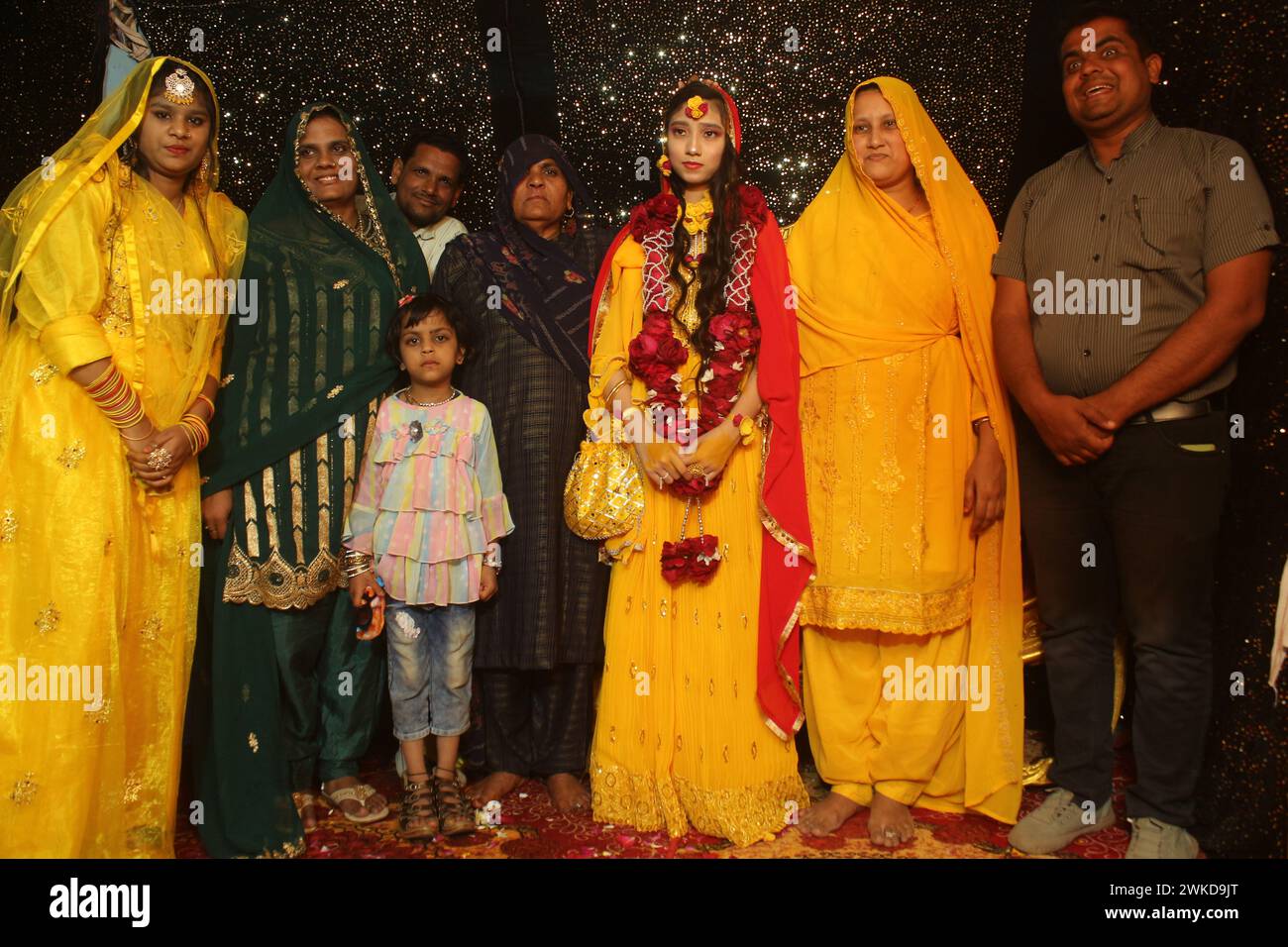 wedding photography Indian bride family, Pretty girl in traditional ...