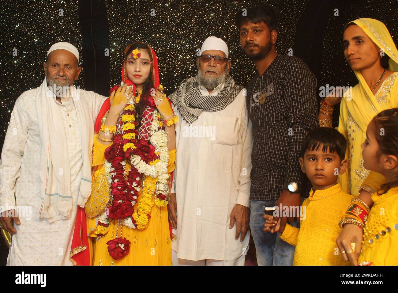 wedding photography Indian bride family, Pretty girl in traditional ...