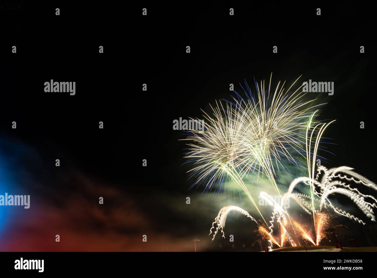 Vertical image fireworks display hi-res stock photography and images ...